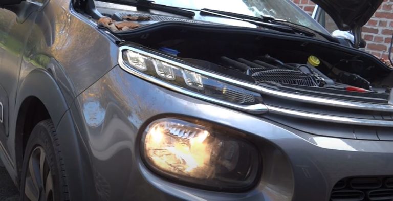 Changer les ampoules avant sur Citroën C3 III - LeHangarDuNord